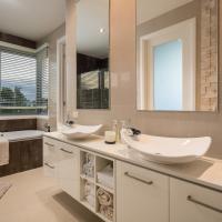 China Modern White Glossy Lacquer MDF Flat Panel Bathroom Vanity Cabinet With Mirrors for sale