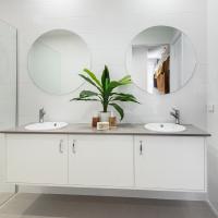 China Matte Wall Mounted Bathroom Vanity White Plain Melamine Bathroom Cabinet With Quartz for sale
