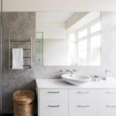 China 36 Inches Melamine Bathroom Vanity Units Matte White Plain Wall Mounted Bathroom Cabinet for sale