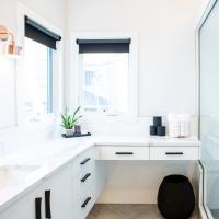 China Double Sink Waterproof Bathroom Vanity Units Modern Wood Matte White Plain Lacquer for sale