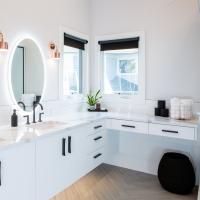 China Double Sink Waterproof Bathroom Vanity Units Modern Wood Matte White Plain Lacquer for sale