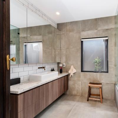 China Wall Mounted Melamine Bathroom Vanity Cabinet 18mm MDF Handless Modern Dark Wooden for sale