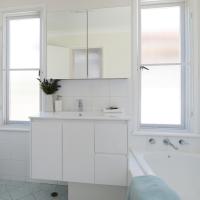 China 1 Meter Wall Hung Bathroom Vanity Unit Matte White Melamine 18mm Moisture Proof Particle Board for sale
