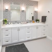 China American White Lacquer Bathroom Vanity Shaker Style 580mm Base Cabinet for sale