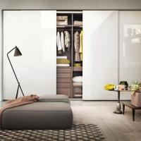 China Customizable Sliding Door Wardrobe 18mm Plywood DTC Soft Close Hardware Bedroom Closet for sale