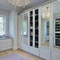 China Colorful Walk In Master Bedroom Walk Through Closet With Mirror Classic Solid Wood for sale