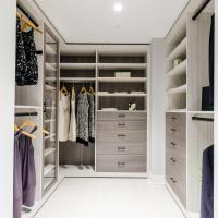 China Custom U Shape Matte Grey Melamine Walk In Wardrobe with 18mm HMR Carcass for sale