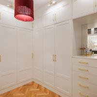 China Shaker Style Solid Wood Walk In Closet Cabinet White Classic Wardrobe for sale