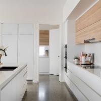 China Matte White Plain Matte Beige Wood Shaker Kitchen Cabinets for sale
