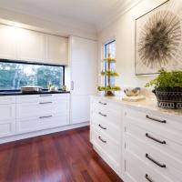 China Shaker Style White Matte Lacquer Kitchen Cabinet With Island Weather Proof for sale