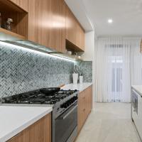 China Multi Color Combination Melamine Kitchen Cabinet Unit Wooden Texture White for sale