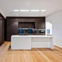 China Custom Melamine Kitchen Cabinet Brown Wood Grain Door with 18mm Plywood Carcass for sale