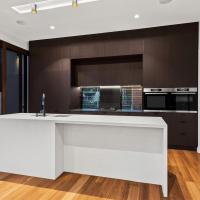 China Custom Melamine Kitchen Cabinet Brown Wood Grain Door with 18mm Plywood Carcass for sale
