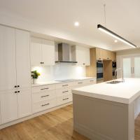 China Wood Grain PVC Kitchen Cabinet American White Light Grey Shaker Style 18mm Plywood for sale