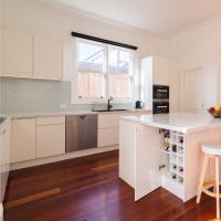 China Matt White 12mm Thick Melamine Kitchen Cabinet For Apartment Projects for sale