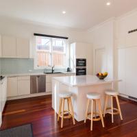 China Matt White 12mm Thick Melamine Kitchen Cabinet For Apartment Projects for sale