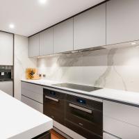 China Lacquer And Timber Veneer Kitchen Cabinet Modern Handless Modular Kitchen Cupboards for sale