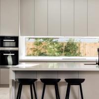 China 20mm Thick Lacquer Kitchen Cabinet With Range Hood Dishwasher for sale