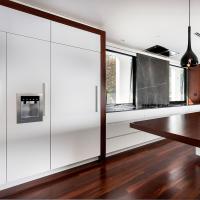 China Custom White PVC Vinyl Flat Panel Handless Kitchen Cabinets 18mm MDF Hettich Hinges for sale