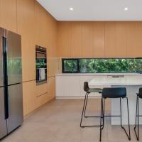 China Modern White And Wood Grain Melamine Kitchen Cabinet L Shape Handless for sale