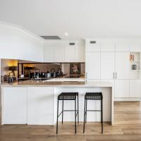 China TUV Handless PVC Kitchen Cabinet White Matt Lacquer Finish for sale