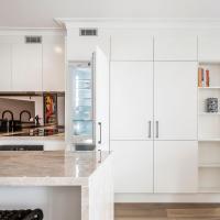 China TUV Handless PVC Kitchen Cabinet White Matt Lacquer Finish for sale