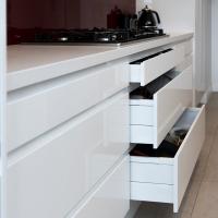 China Simple High Gloss White Lacquer Kitchen Cabinet Free Standing For Apartment for sale