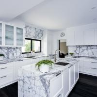 China E1 Grade White Lacquer Kitchen Cabinet American Shaker Style Custom U Shape 18mm Plywood for sale