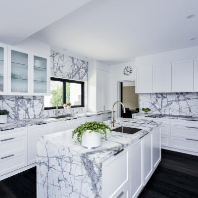 China E1 Grade White Lacquer Kitchen Cabinet American Shaker Style Custom U Shape 18mm Plywood for sale