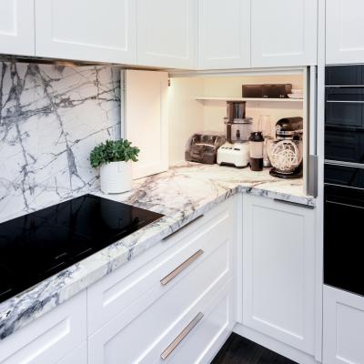 China E1 Grade White Lacquer Kitchen Cabinet American Shaker Style 18mm Plywood for sale