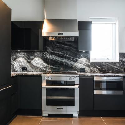 China Black Lacquer U Shaped Kitchen Cabinet 18mm MDF Blum Hardware Custom Size for sale