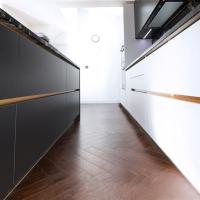 China White Black Lacquer Kitchen Cabinet with Island I Shape 18mm Plywood Custom Sizes for sale