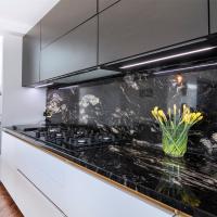 China White Black Lacquer Kitchen Cabinet with Island I Shape 18mm Plywood Custom Sizes for sale