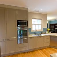 China OEM Villa U Shape Kitchen Cabinet White American Shaker Lacquer Kitchen Cupboards for sale
