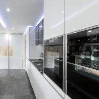 China Custom Make I Shape Lacquer Kitchen Cabinet High Gloss White Base Matte Gray Island for sale