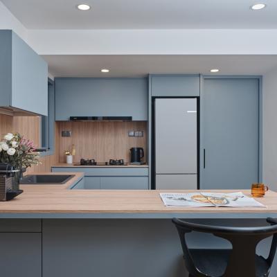 China Blue Lacquer Kitchen Cabinet Wood Grain Free Handle Set with 18mm HMR Carcass 20mm Marble Countertop for sale