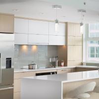 China Matte White Wood Texture Melamine Kitchen Cabinet with Sink Island 18mm MDF for sale