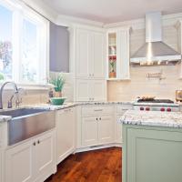 China RTA Solid Wood Shaker Kitchen Cabinet White Green with Countertop Custom Sizes 580mm Depth for sale