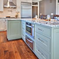 China RTA Solid Wood Shaker Kitchen Cabinet White Green with Countertop Custom Sizes 580mm Depth for sale