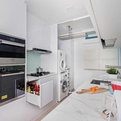 China Small Lacquer Kitchen Cabinets Set Modern Minimalism White Gloss Handless Kitchenette for sale