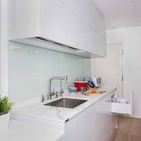 China Small Lacquer Kitchen Cabinets Set Modern Minimalism White Gloss Handless Kitchenette for sale