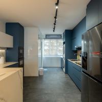 China Modern Navy Blue PVC Kitchen Cabinet Small Apartment Kitchen Cabinet Storage for sale
