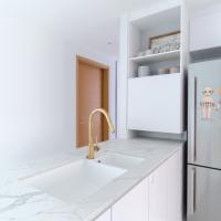 China Matte White Melamine Kitchen Cabinet Full Imported China 18mm MDF Custom Sizes for sale