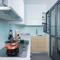 China White Wood Grain Melamine Kitchen Cabinet Set 16mm MDF Custom Sizes for sale