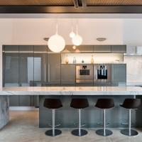 China Modern Luxury Dark Grey Glossy Lacquer Kitchen Cabinet 18mm Moisture Proof HMR for sale