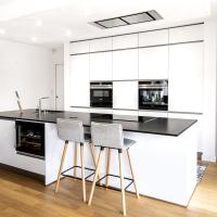 China Luxury Scullery Handless Kitchen Cabinet Modern White Plain Lacquer Cupboard for sale