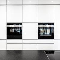 China Luxury Scullery Handless Kitchen Cabinet Modern White Plain Lacquer Cupboard for sale