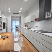 China Waterproof White Lacquer Kitchen Cabinet Handless Design Apartment 580mm Base Unit for sale