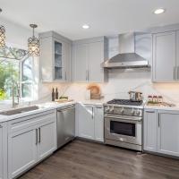 China Custom Mini Kitchen Cabinet Matte Light Gray Shaker Style Lacquer Kitchenette For Hotel for sale