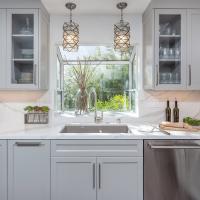 China Custom Mini Kitchen Cabinet Matte Light Gray Shaker Style Lacquer Kitchenette For Hotel for sale